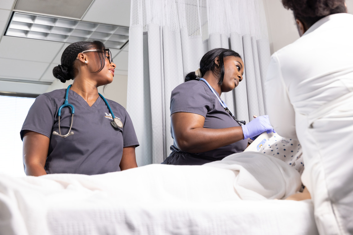 Travel Nursing: Why It Is One of the Fastest-Growing Careers - Mercer ABSN